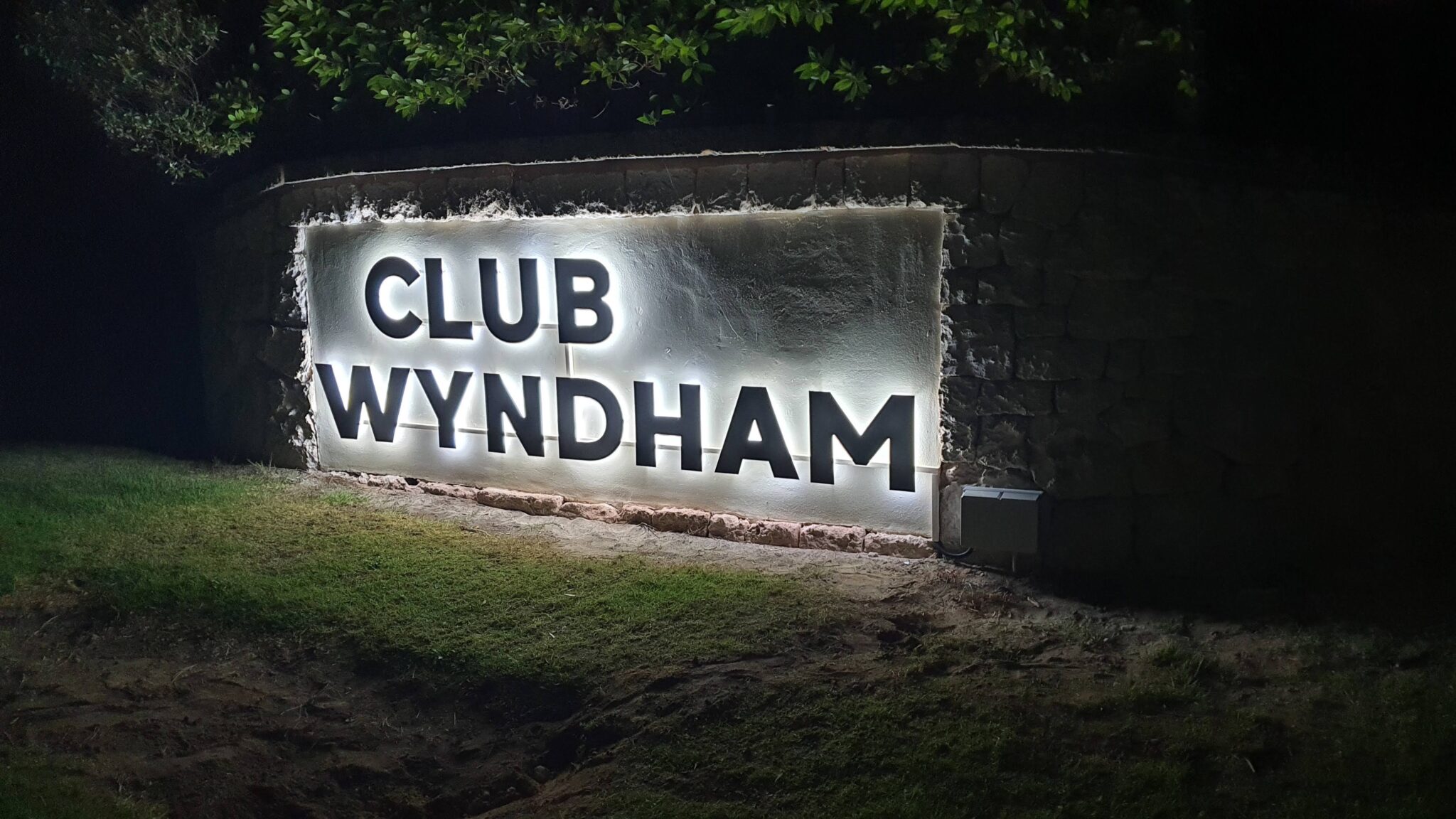 Club Wyndham Resort - Jigsaw Signs and Print